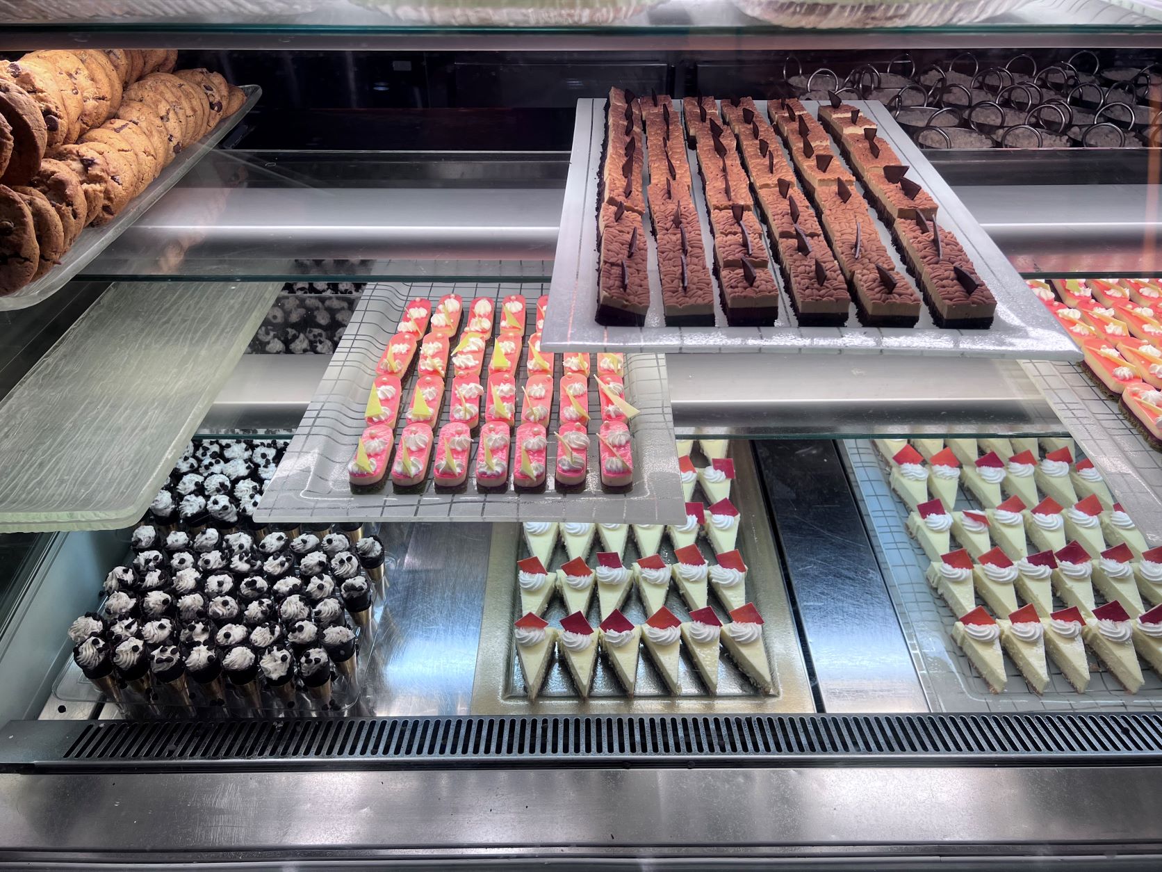 The Cosmopolitan Buffet: The Wicked Spoon in Las Vegas - He Works So I ...